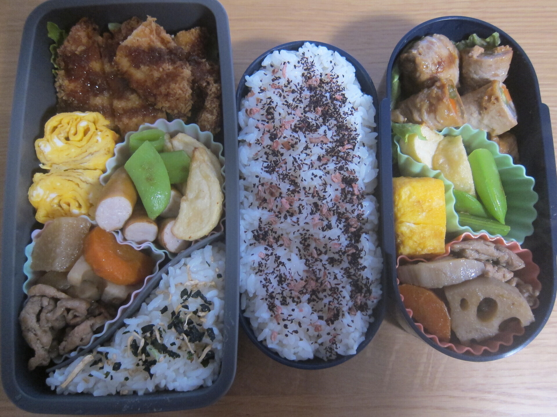 トンカツ、玉子焼き、野菜煮、入りお弁当です。: 料理は楽しい